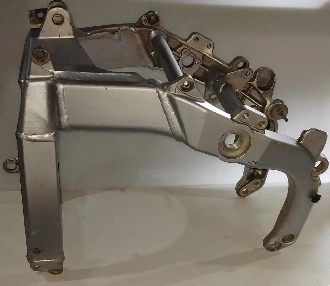 BMW R1100S Frame – Montclair Motorcycles Online